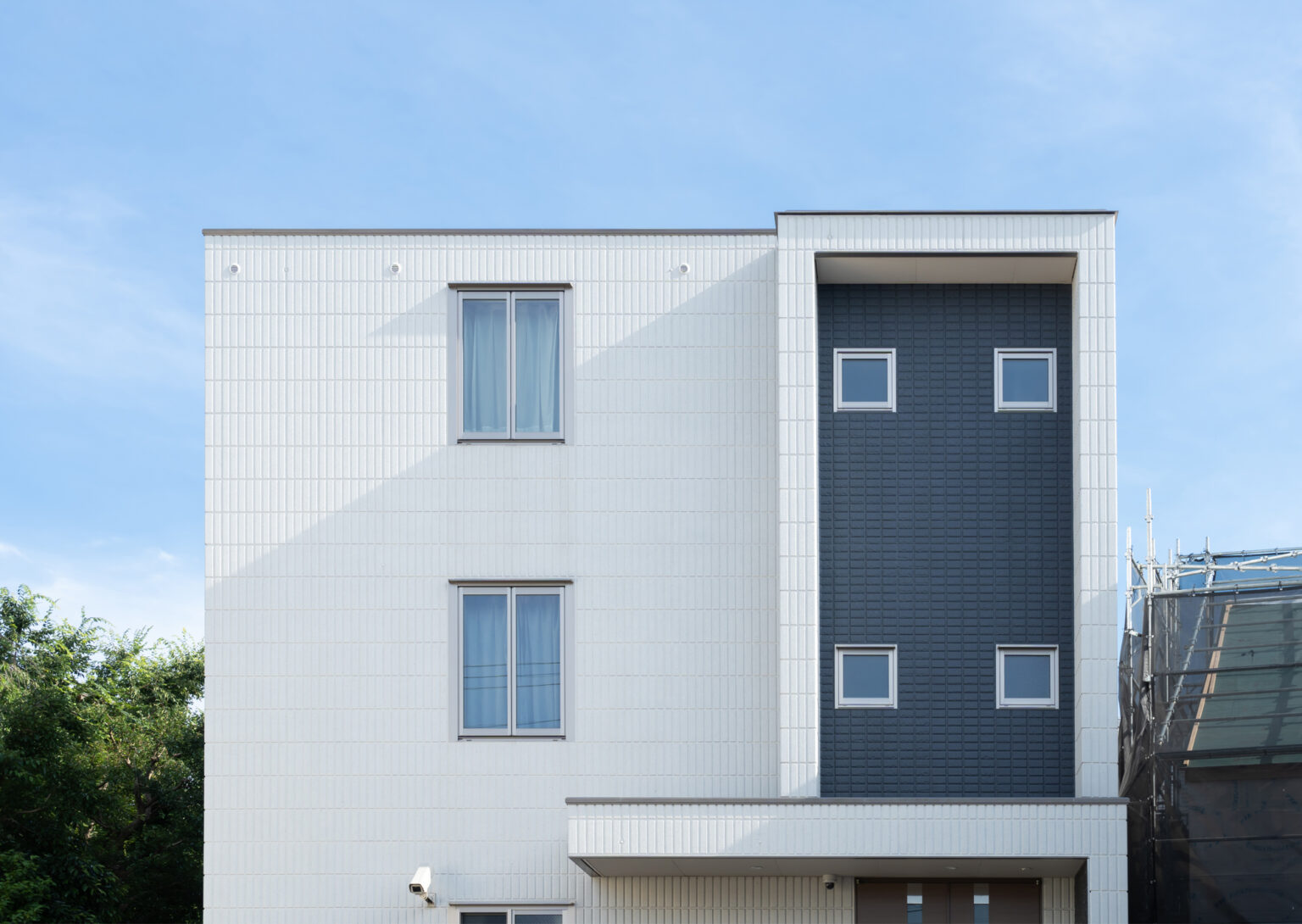 モダンな四角い家の施工事例｜おしゃれに見せるコツ、メリット・デメリットを解説 | 湘栄建設（SHOEI KENSETSU）